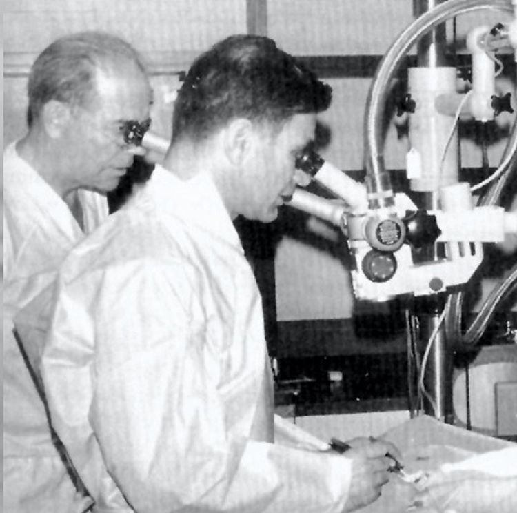 The experimental laboratory in the development and evolution of ...